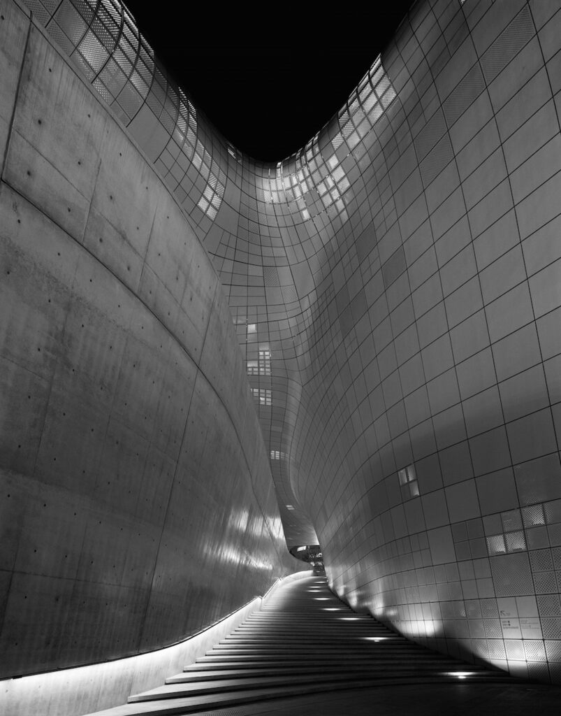 Dongdaemun Design Plaza, Seoul (Architecture by Zaha Hadid) by Hélène ...